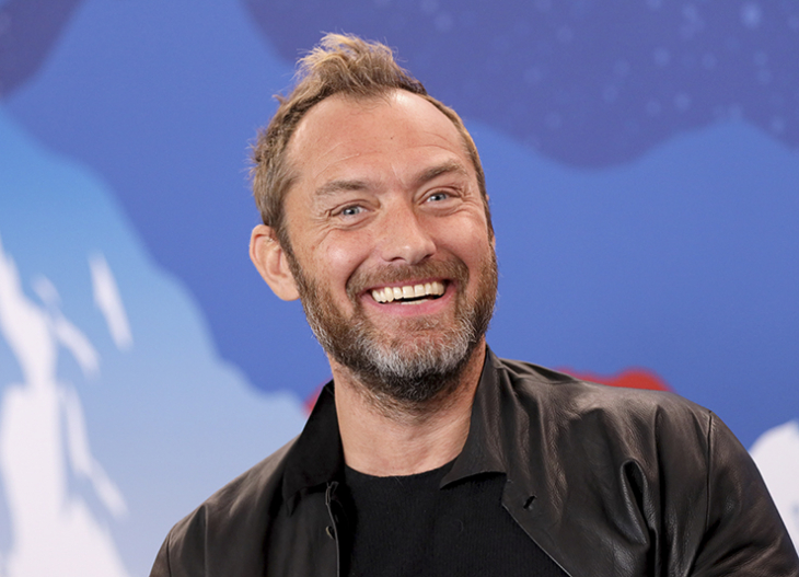 Джуд Лоу стана баща за седми път | EVA.bg